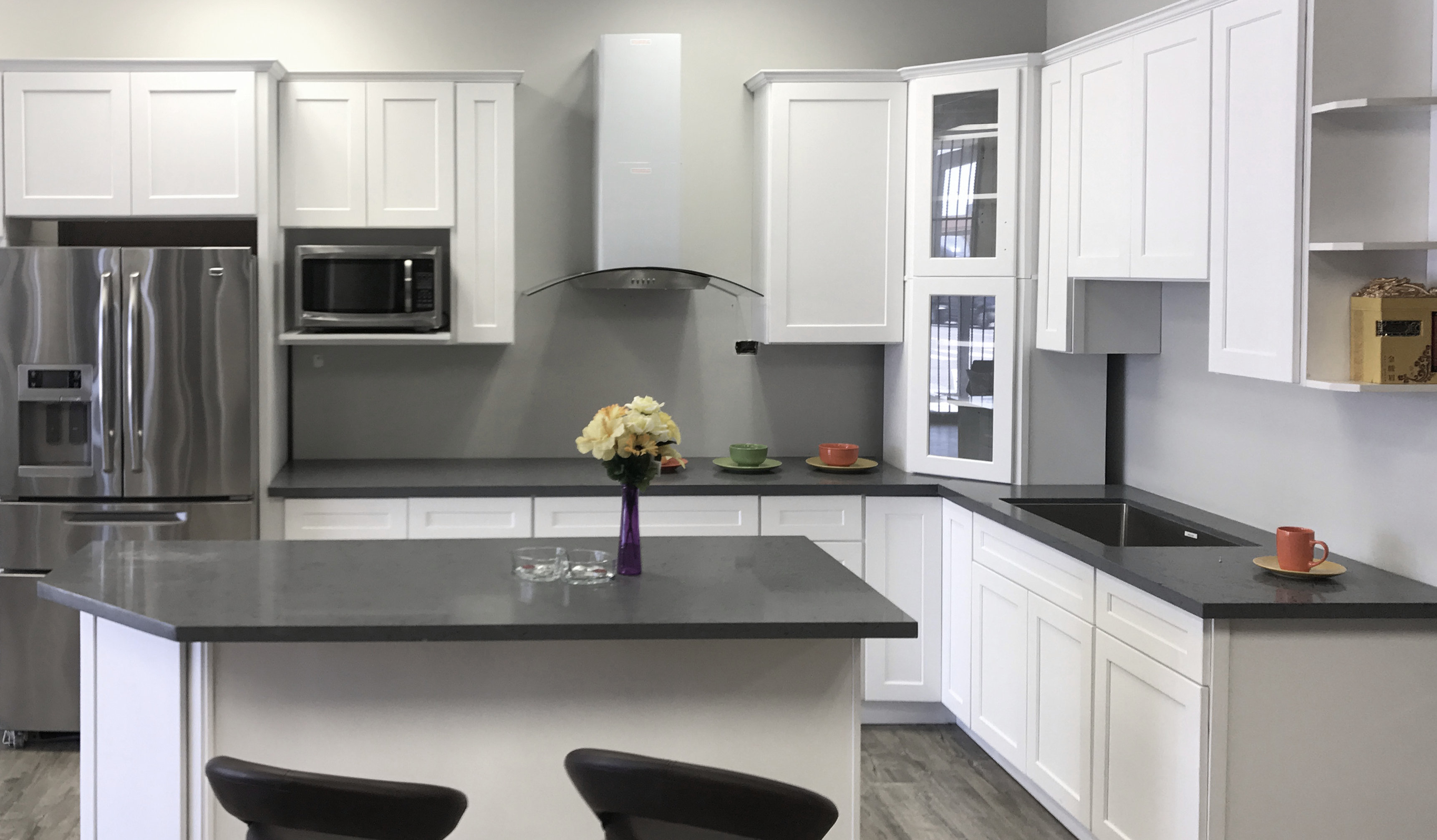 Vanity Atelier Ready-to-Assemble Standard Kitchen Base Cabinet in White Shaker 12"/15"/18"/21 ...